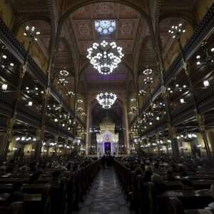 Hungary commemorates 1945 liberation of Budapest's Jewish ghetto - www ...
