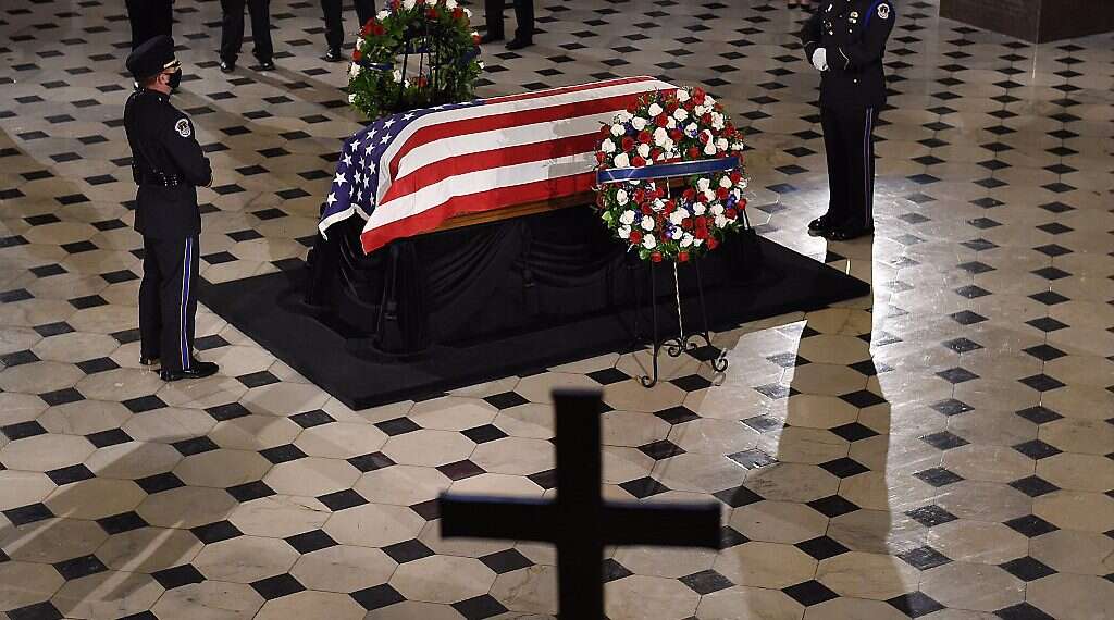 Ruth Bader Ginsburg becomes first woman to lie in state - www ...