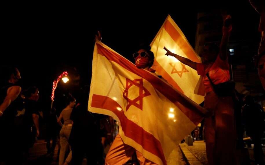 At anti-Netanyahu protests, pink is the new black - www.israelhayom.com