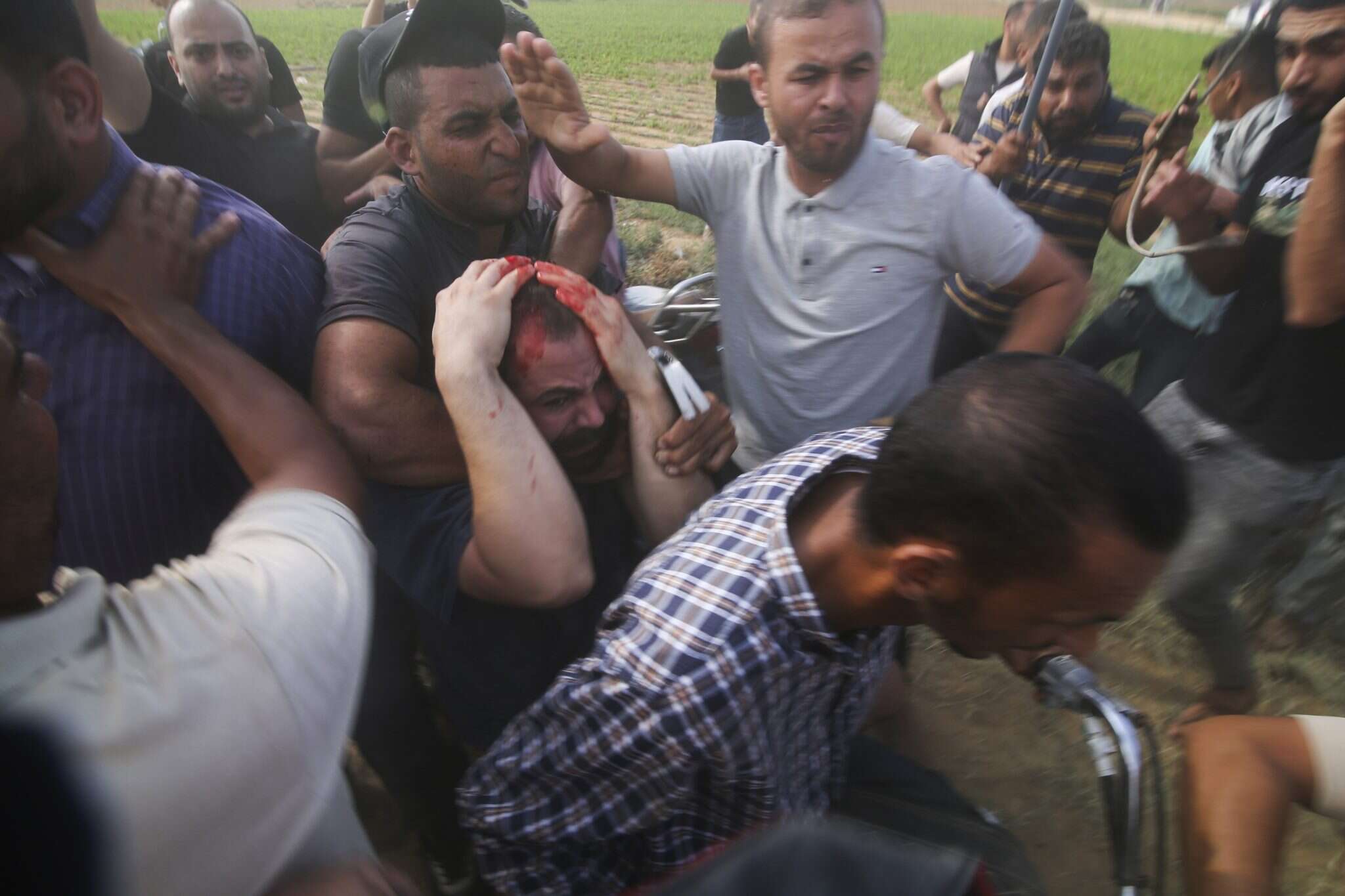 Yarden Bibas: The father who tried to stop Hamas from taking his family