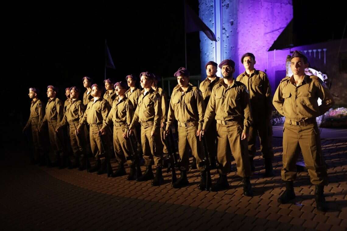 Haredim storm induction center; 7 arrested – www.israelhayom.com