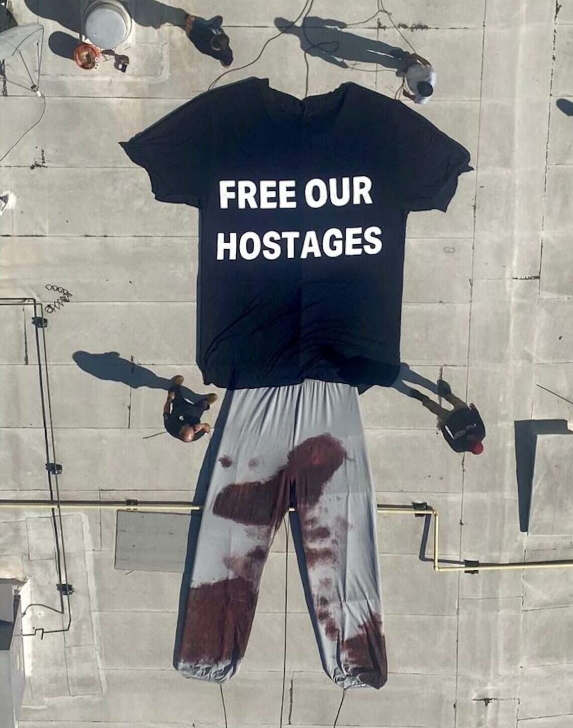‘Hostage Square’ exhibit debuts in Chicago for DNC – www.israelhayom.com