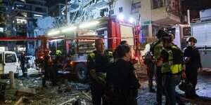 2 killed in early morning Iranian barrage on central Israel