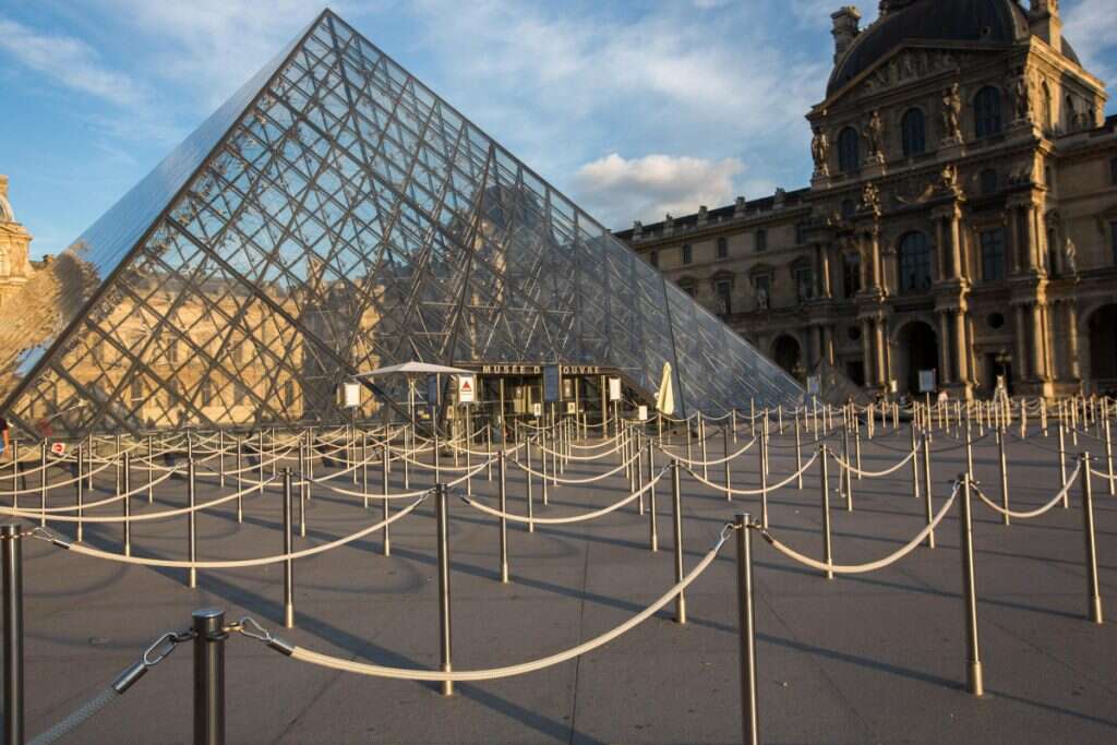 Louvre heist exposes security flaw | Israel Hayom
